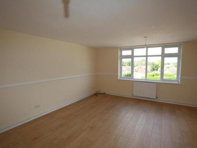 3 bedroom flat for rent in Crockhamwell Road, Woodley, Reading, Berkshire, RG5