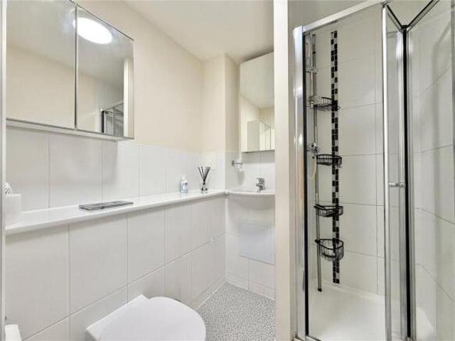 3 bedroom flat for rent in Crawford Court, Colindale, NW9