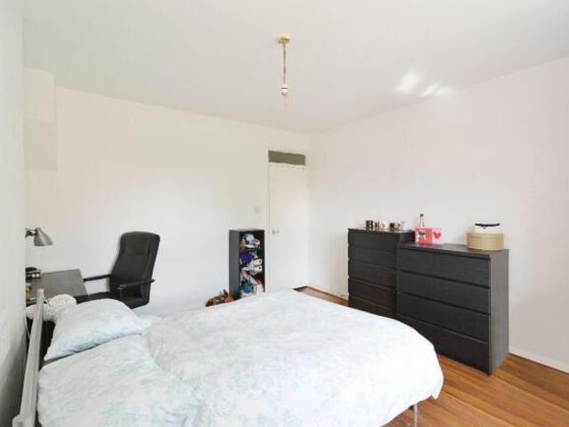 3 bedroom flat for rent in Cranleigh Street, Somers Town, NW1