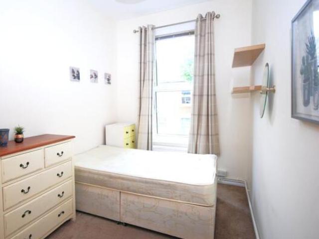 3 bedroom flat for rent in Cranworth Gardens, London, SW9