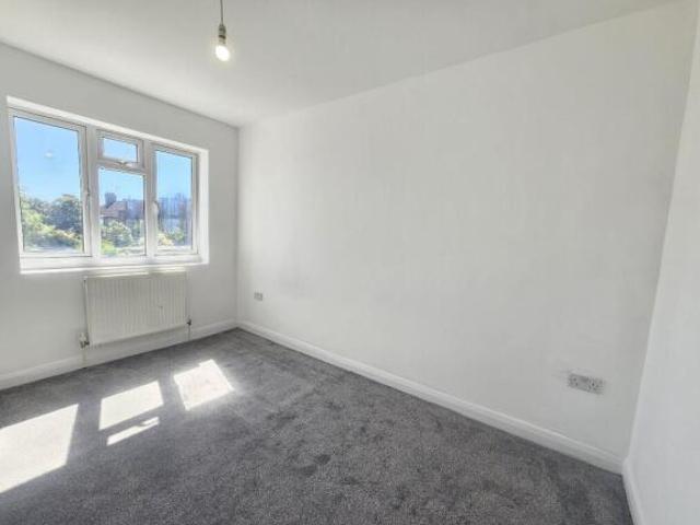 3 bedroom flat for rent in Crestbrook Place, Green Lanes, London, N13
