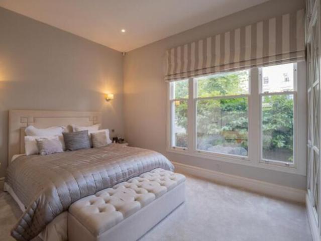 3 bedroom flat for rent in Cumberland House, Clifton Gardens, W9