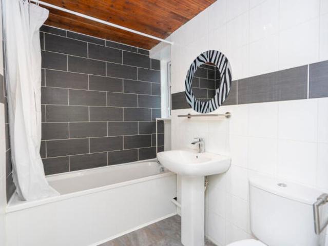 3 bedroom flat for rent in Curtis Avenue, Glasgow, G44