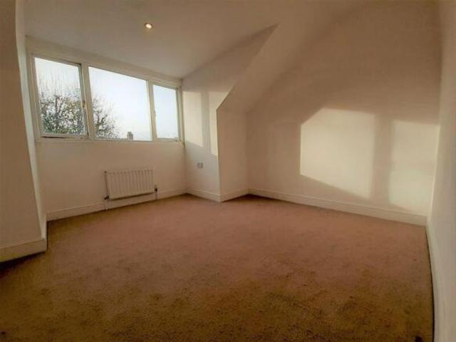 3 bedroom flat for rent in Curzon Road, Muswell Hill, N10 2RB, N10
