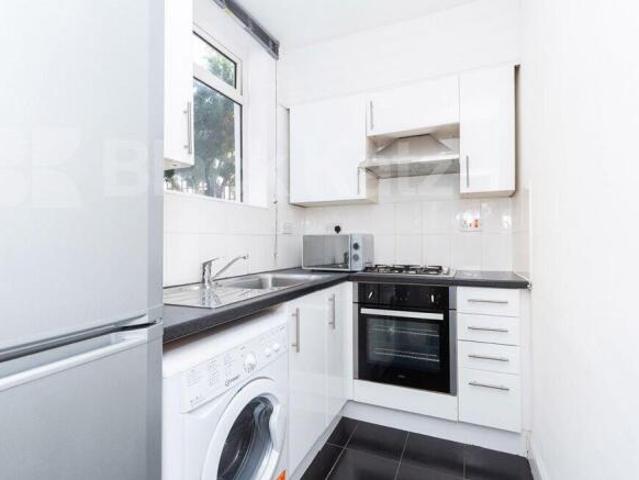 3 bedroom flat for rent in Damien Street, Whitechapel E1