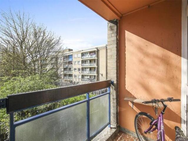 3 bedroom flat for rent in Dacca Street, London, SE8