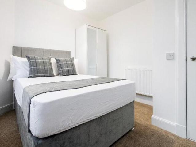 3 bedroom flat for rent in Dalkeith Road, Newington, Edinburgh, EH16