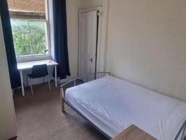 3 bedroom flat for rent in Dalkeith Road, Edinburgh, EH16