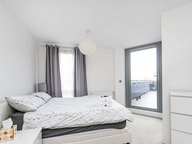 3 Bedroom Flat For Rent In Dalston, London