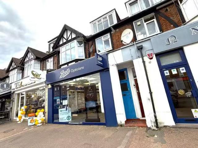 3 bedroom flat for rent in Darkes Lane, Potters Bar, EN6