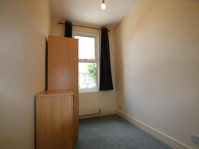 3 bedroom flat for rent in Deacon Road, Willesden, London, NW2