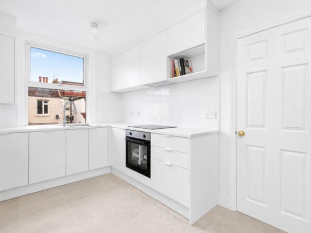 3 bedroom flat for rent in Deacon Road, London, NW2