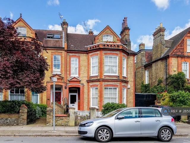 3 bedroom flat for rent in Dealtry Road, London, SW15