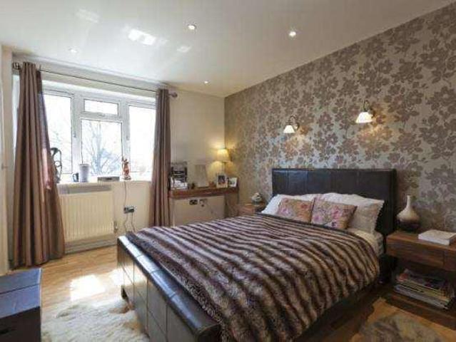 3 bedroom flat for rent in Deans Close, Chiswick, W4