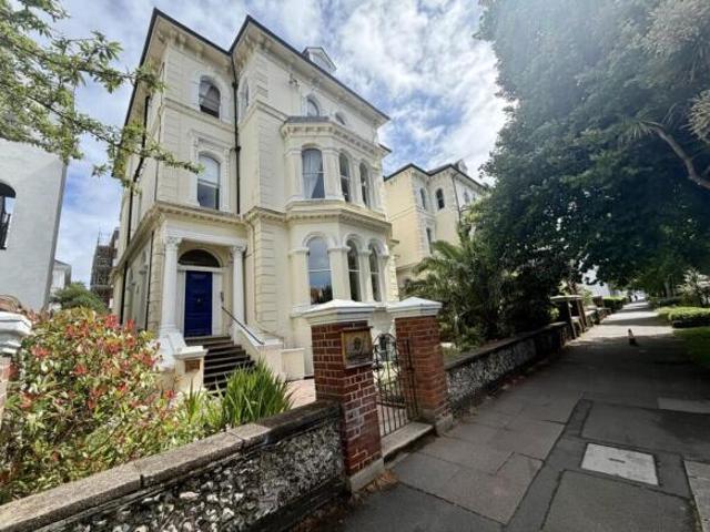 3 bedroom flat for rent in Devonshire Place, Eastbourne, BN21
