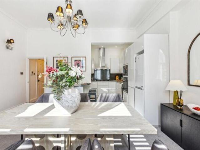 3 bedroom flat for rent in Devonshire Place, London, W1G