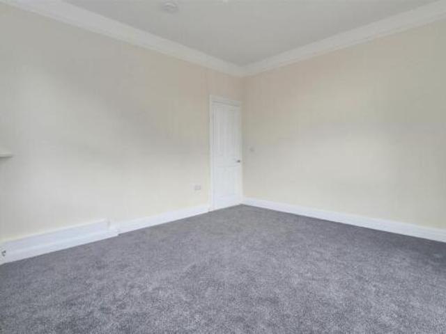 3 bedroom flat for rent in Devonshire Square, Southsea, PO4