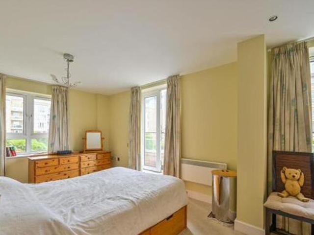 3 Bedroom Flat For Rent In Docklands, London