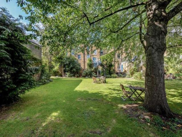 3 bedroom flat for rent in Dovedale Gardens, Battersea Park Road, London, SW11