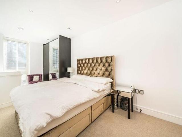 3 bedroom flat for rent in Dowells Street, Greenwich, London, SE10