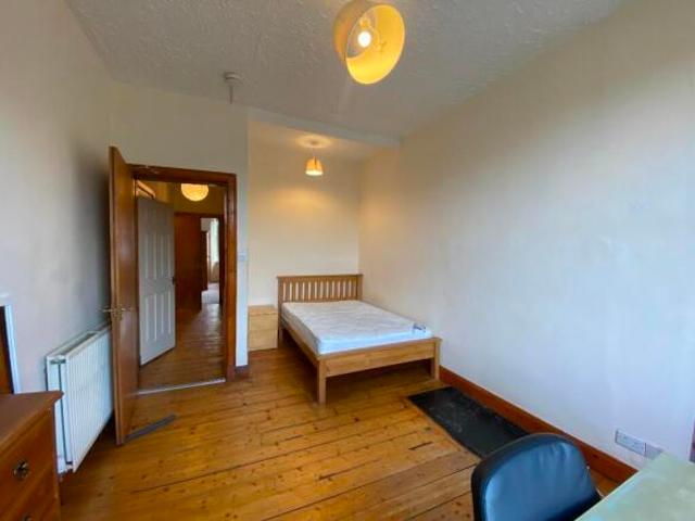 3 bedroom flat for rent in Downfield Place, Dalry, Edinburgh, EH11