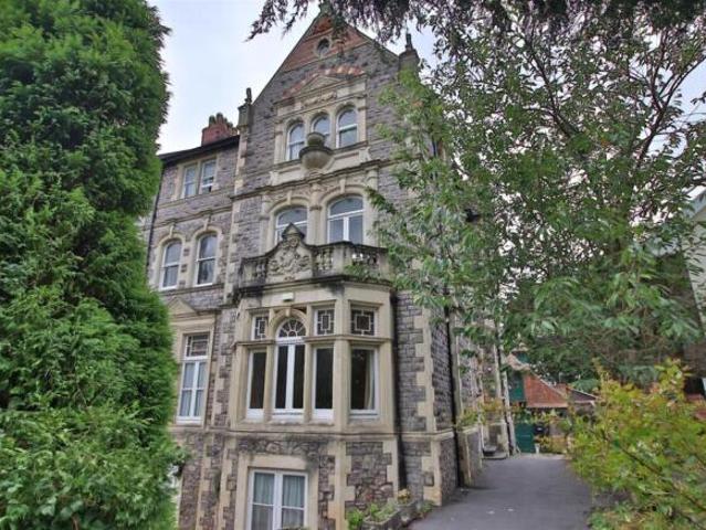 3 bedroom flat for rent in Downleaze, Stoke Bishop, Bristol, BS9
