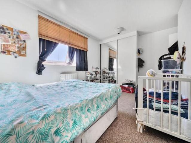 3 bedroom flat for rent in Droitwich Close, Sydenham Hill, London, SE26