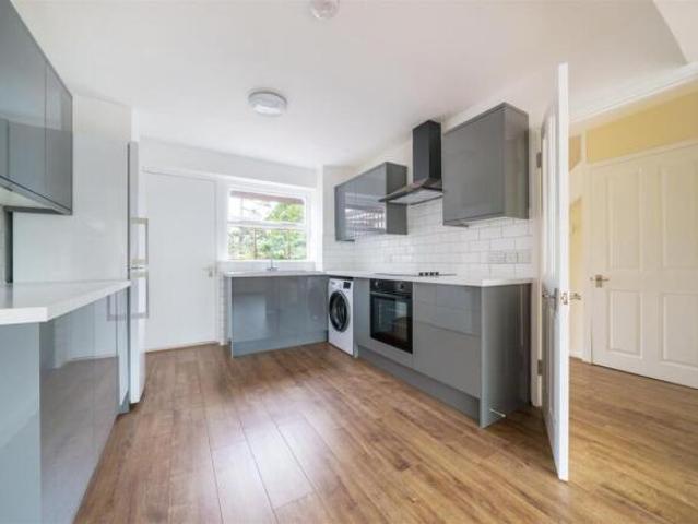 3 bedroom flat for rent in Dryden Court, Upper Ham Road, Richmond, TW10