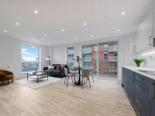 3 bedroom flat for rent in Dukes Road, London, E17