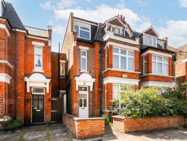 3 bedroom flat for rent in Dyne Road, London, NW6