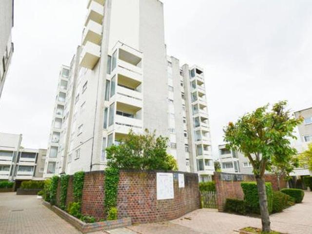 3 Bedroom Flat For Rent In Ealing