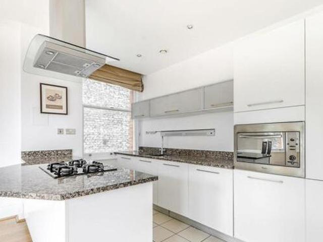 3 Bedroom Flat For Rent In Earls Court, London