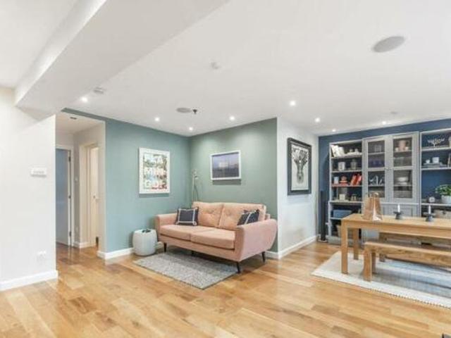 3 Bedroom Flat For Rent In Earls Court, London