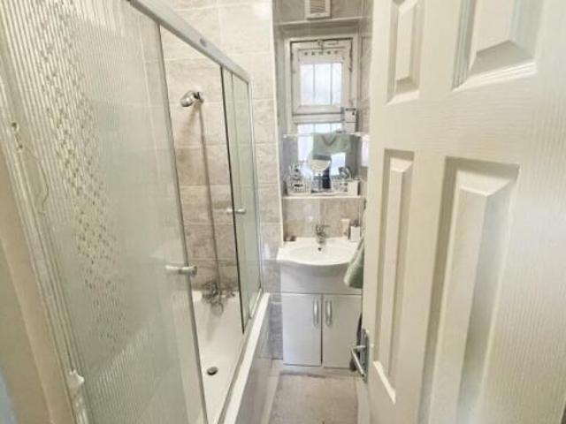 3 bedroom flat for rent in Eastdown House, Amhurst Road, E8
