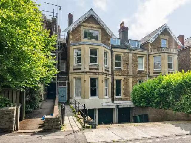 3 bedroom flat for rent in Eaton Crescent, Clifton, BS8