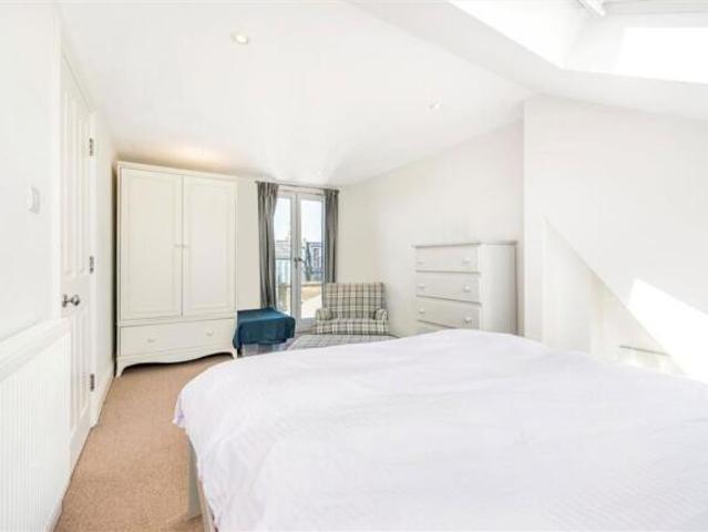 3 bedroom flat for rent in Edgarley Terrace, London, SW6