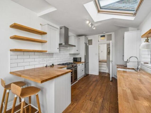3 bedroom flat for rent in Elm Road, Palewell, SW14