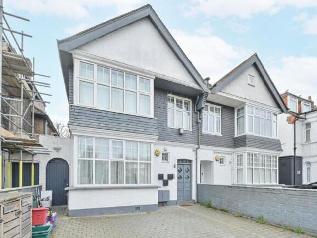 3 bedroom flat for rent in Ellesmere Road, Chiswick, London, W4