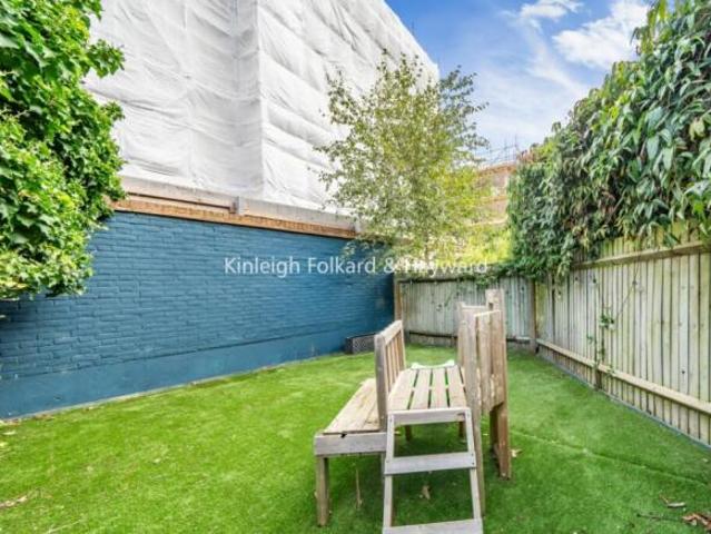 3 bedroom flat for rent in Emanuel Avenue, Acton, London, W3