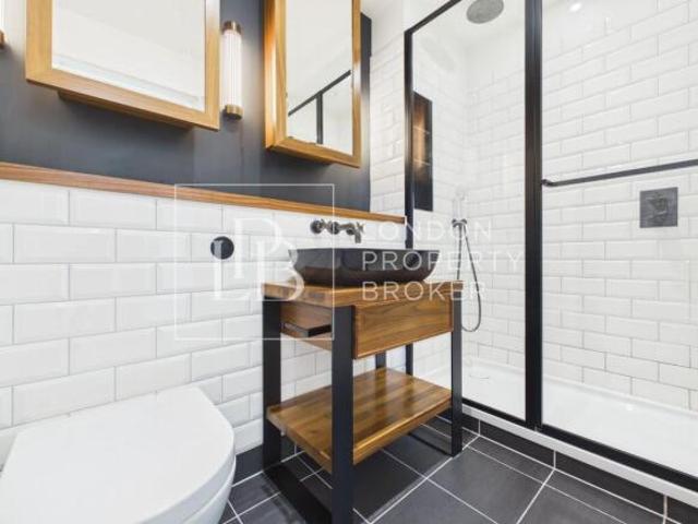 3 bedroom flat for rent in Emery Way, London Dock, E1W