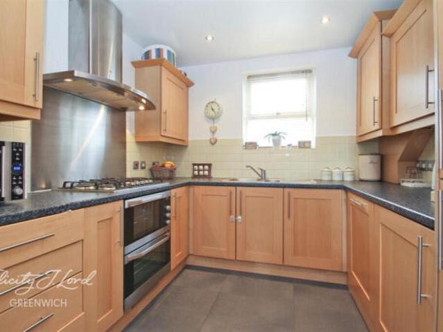 3 bedroom flat for rent in Enderby Street, London, SE10