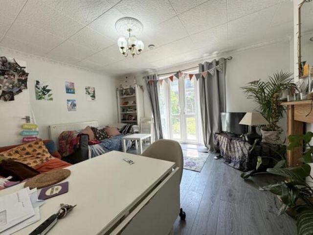 3 bedroom flat for rent in Evelyn Court, Evelyn Walk, Old Street, N1