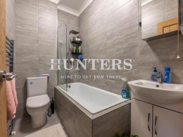 3 bedroom flat for rent in Evering Road, London, N16