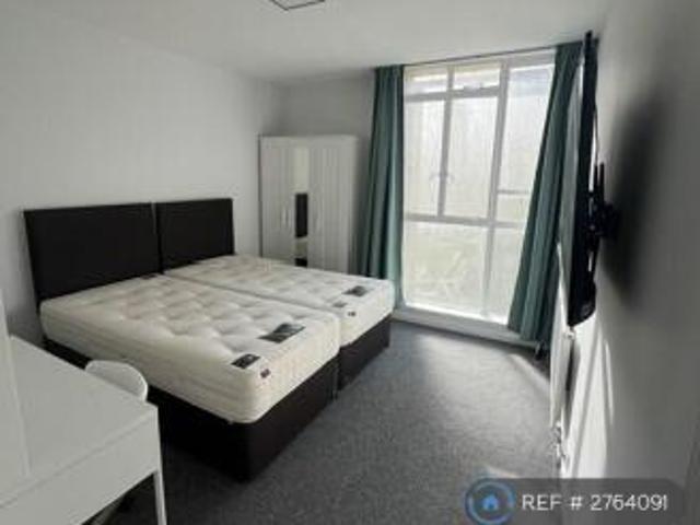 3 bedroom flat for rent in Exeter House, London, W2