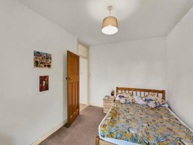3 bedroom flat for rent in Fairfield Drive, The Tonsleys, SW18