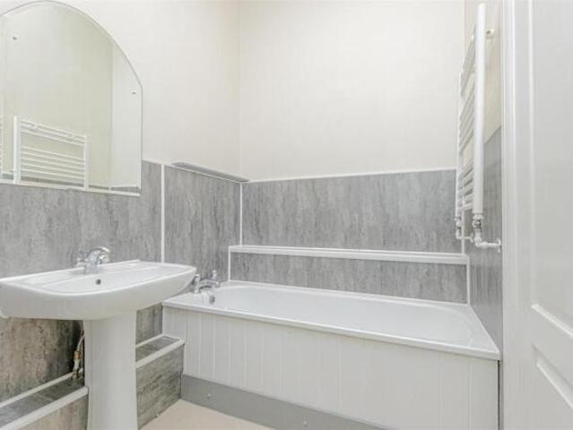 3 bedroom flat for rent in Fairfield Road, London, E3