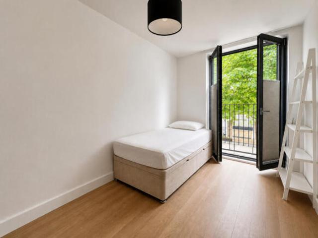 3 bedroom flat for rent in Fairmont House, Needleman Street, London, SE16