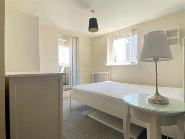 3 bedroom flat for rent in Fenchurch Walk Modern, BN1