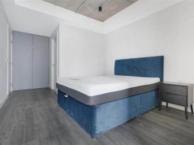 3 bedroom flat for rent in Felixstowe Road, London SE2