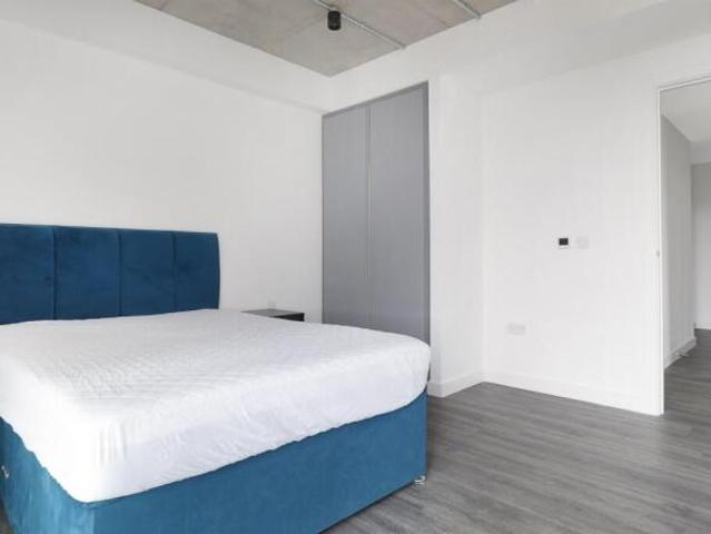 3 bedroom flat for rent in Felixstowe Road, London SE2